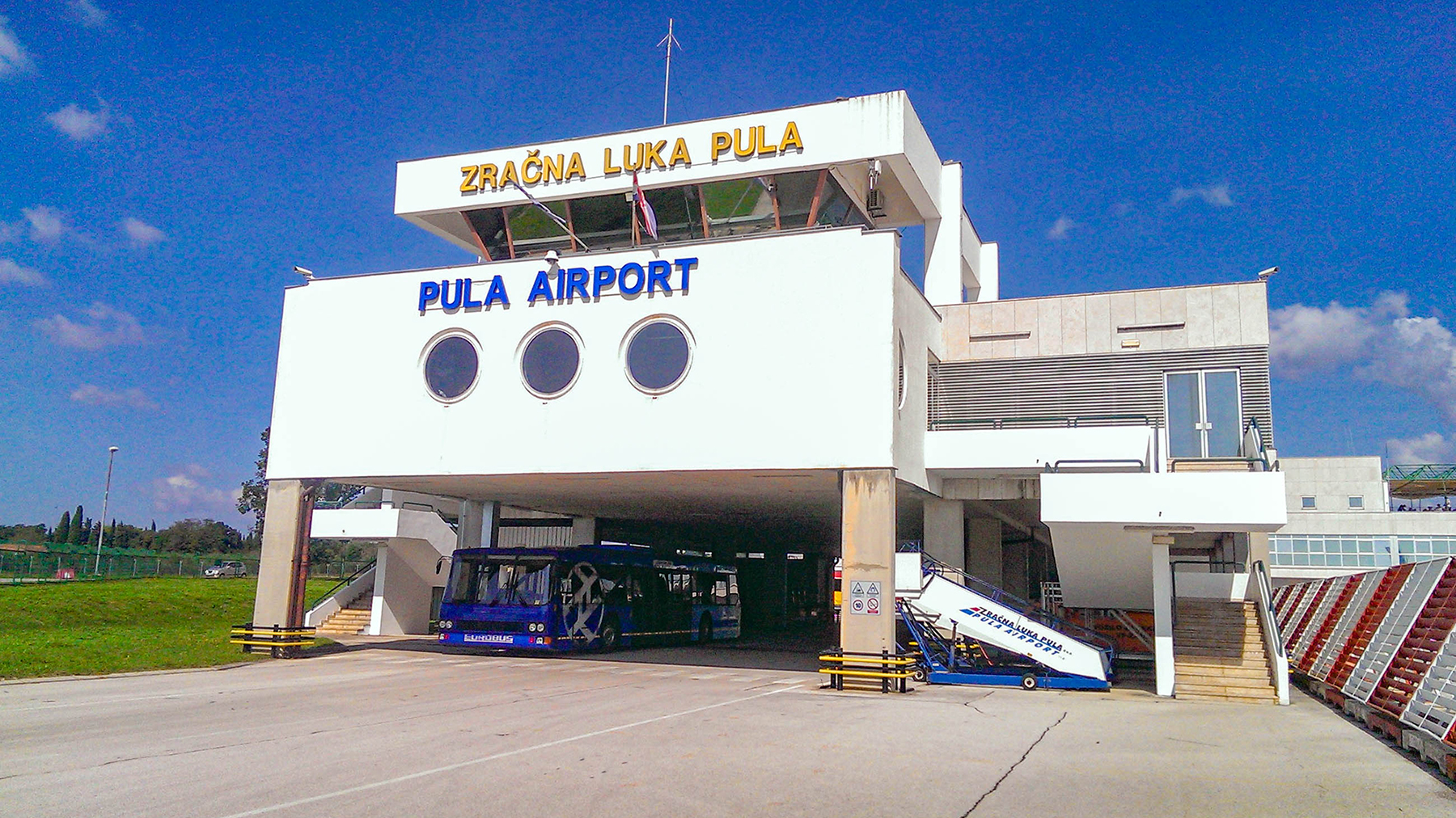 Flughafen Pula | Kroatien Reiseführer √
