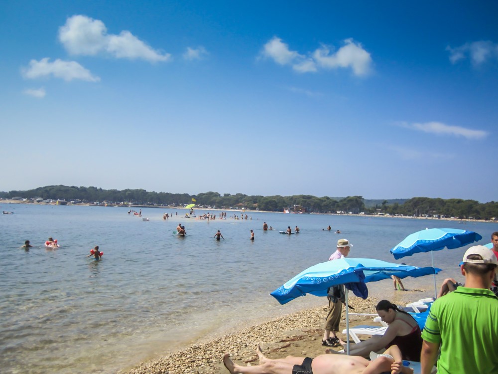 Strand Bijeca in Medulin | Kroatien Strände √