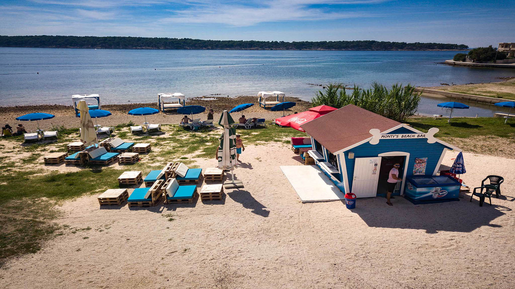 Hundestrand Banjol (Insel Rab) - Monty`s Dog Beach & Bar