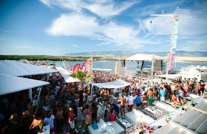 Partystrand Zrce - Kroatien Reiseführer √ - von Kroati.de