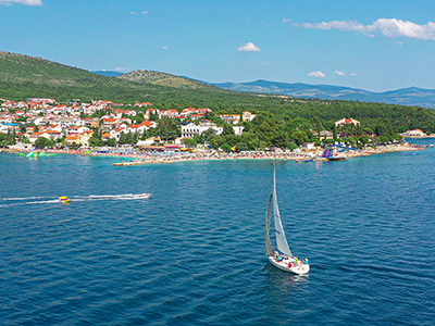 Strand Rokan in Selce | Strandführer √ - Kroati.de