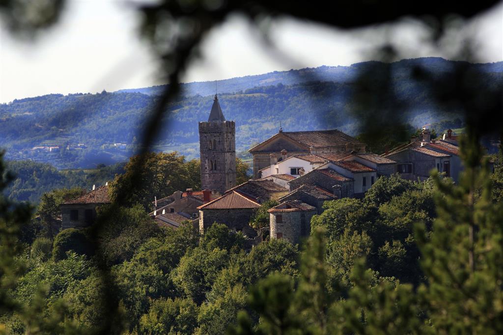 Hum - Kroatien Reiseführer √ - Kroati.de