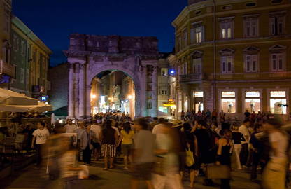 Pula - Kroatien Reiseführer √ - Kroati.de